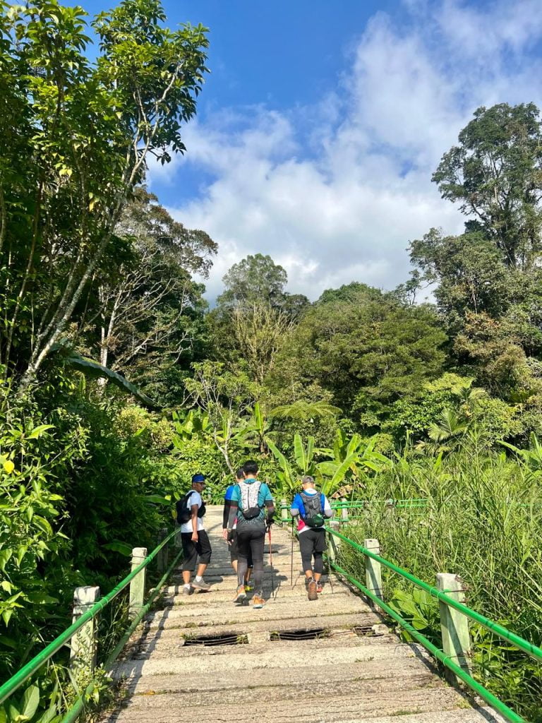 Simak Pengalaman Lari TekTok Gunung Gede Via Putri: Menaklukkan Puncak ...